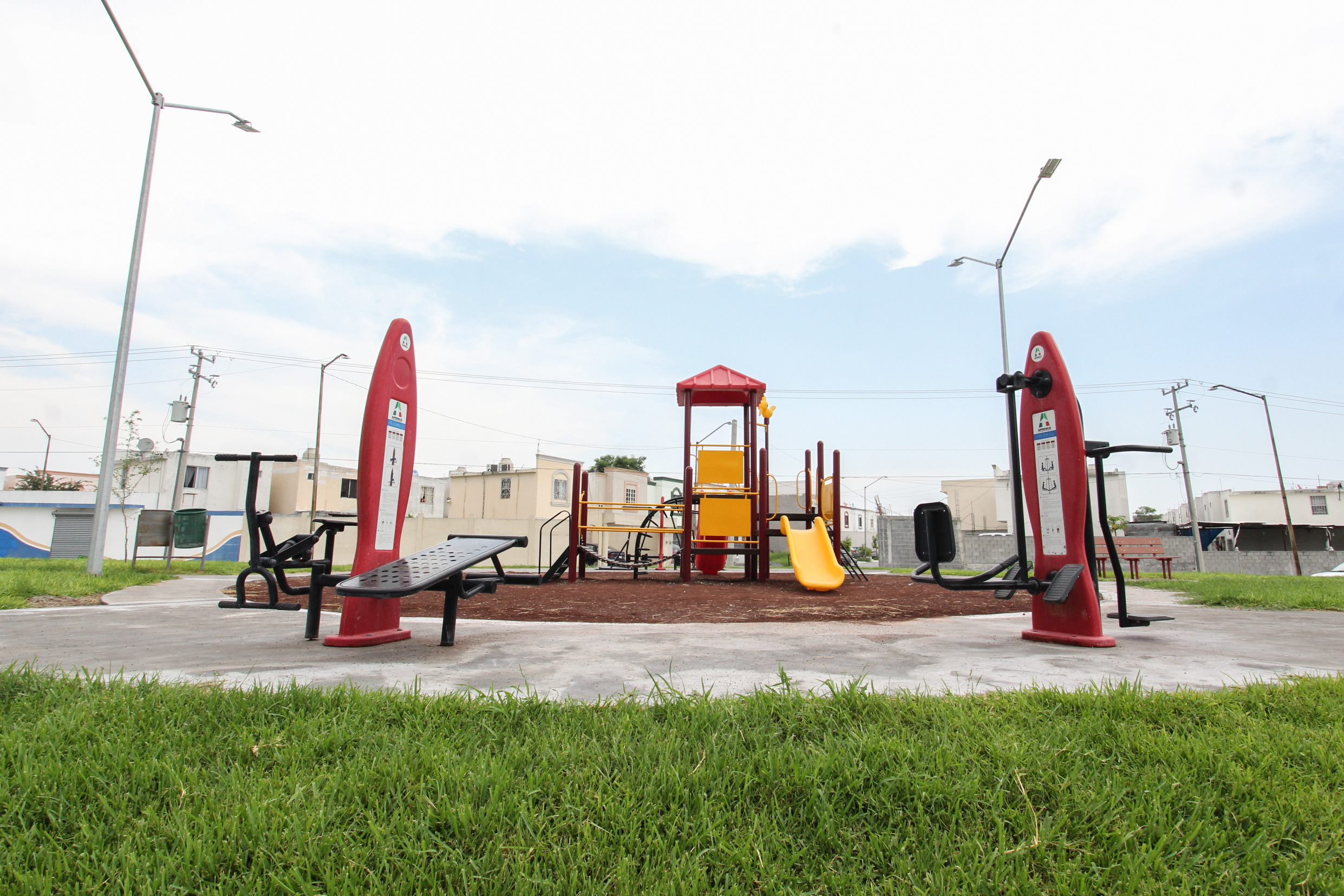 Inaugura Apodaca parque lineal y cancha deportiva en El Campanario